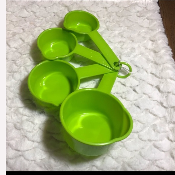 Bradshaw | Kitchen | Green Measuring Cups | Poshmark